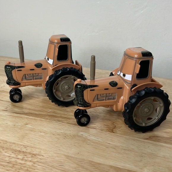 Disney | Toys | Disney 2 Tippin Tractor Chewall Disney Pixar Cars Tip N ...